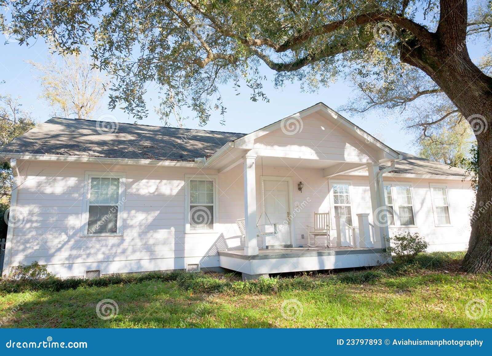 White Ranch Style Home Stock Photos - Image: 23797893