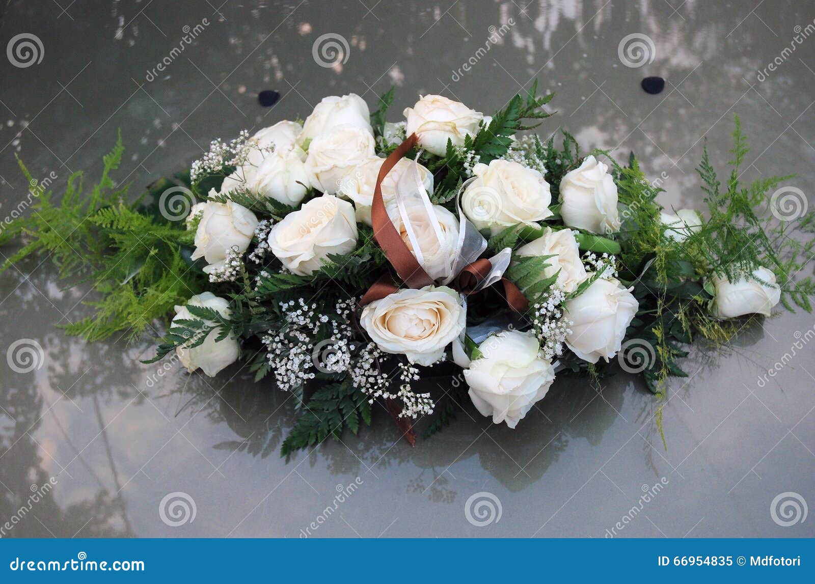 White roses car decoration stock image. Image of color - 66954835