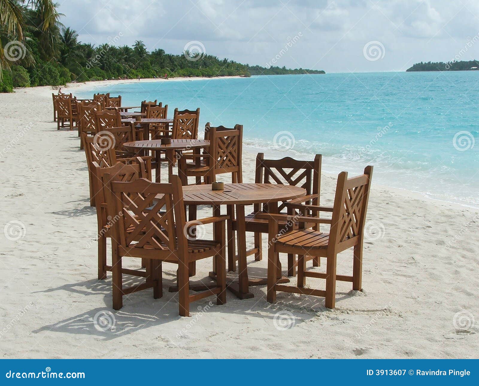 White Sand Beach Restaurant Stock Image - Image of palm, ocean: 3913607