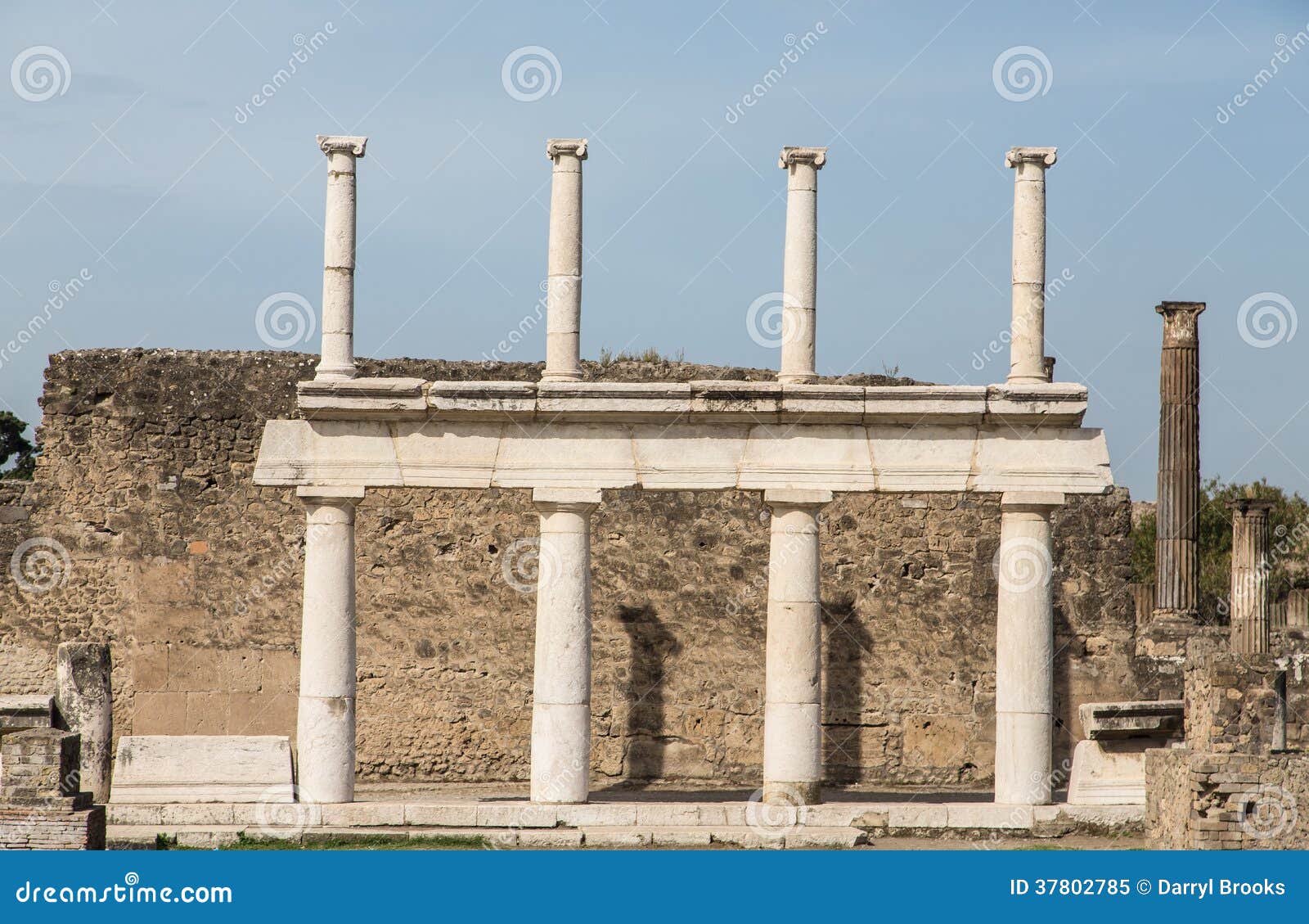 White Stone Columns in Pompeii Stock Image - Image of columns, history ...