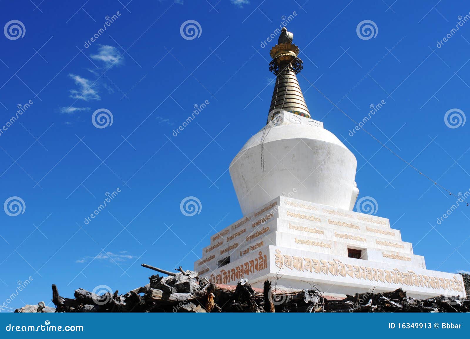 White stupa in Tibet stock image. Image of antient, traditional - 16349913