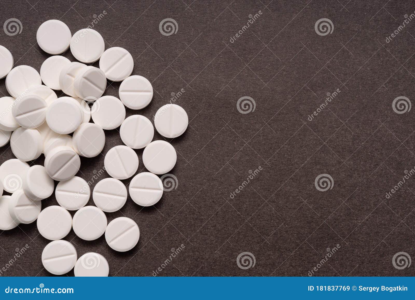 White Tablets are Scattered from a Bottle on a Brown Background Stock ...
