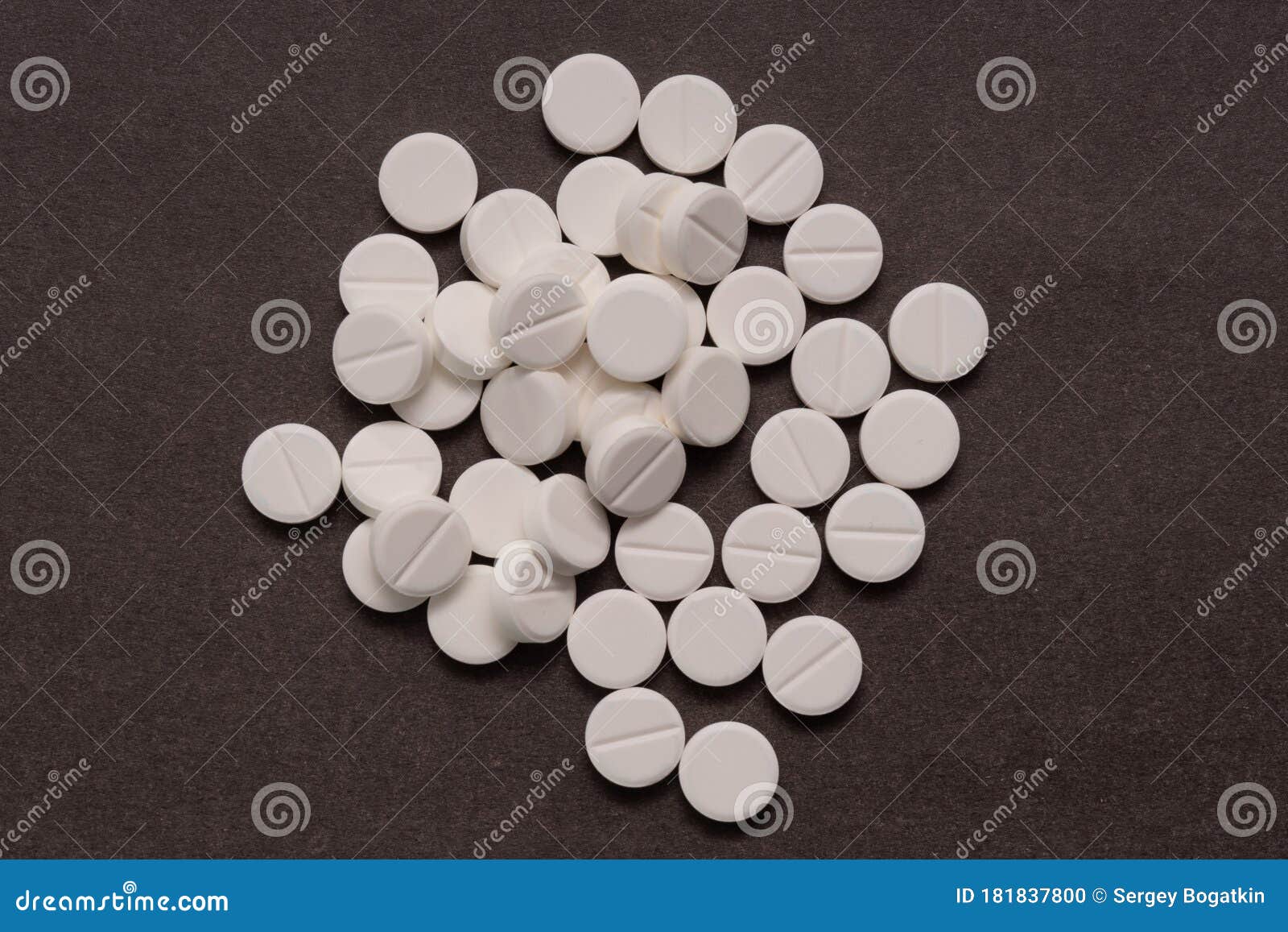 White Tablets are Scattered from a Bottle on a Brown Background Stock ...