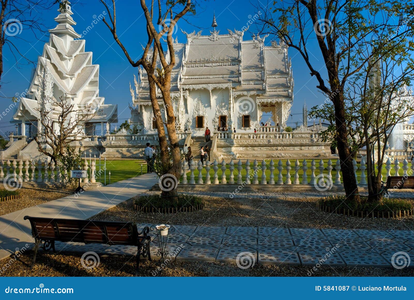White Temple, Chiang Rai, Thailandia. Stock Image - Image of sculpture ...