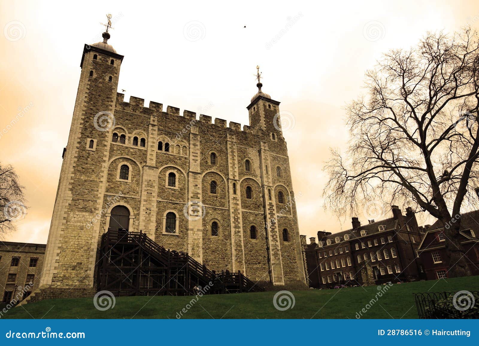 White Tower in London Tower Stock Photo - Image of guard, thames: 28786516