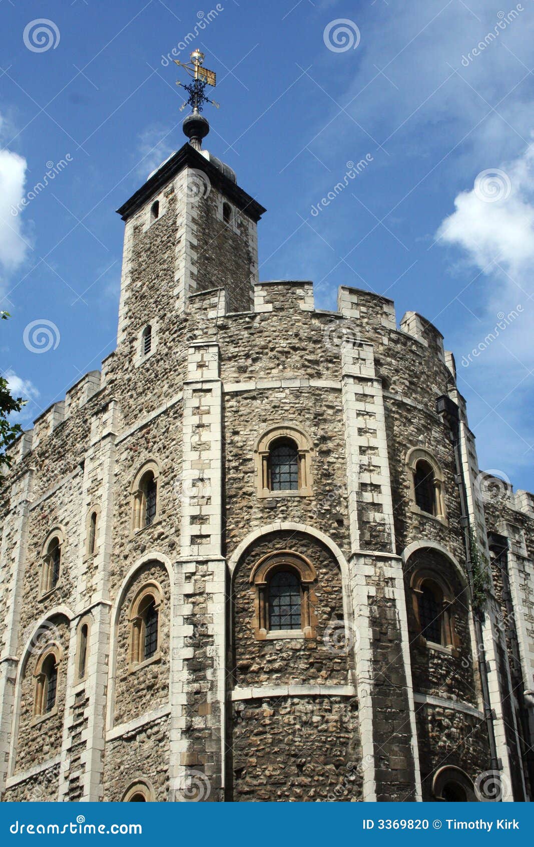White Tower, Tower of London Stock Photo - Image of prisoner, cloudy ...