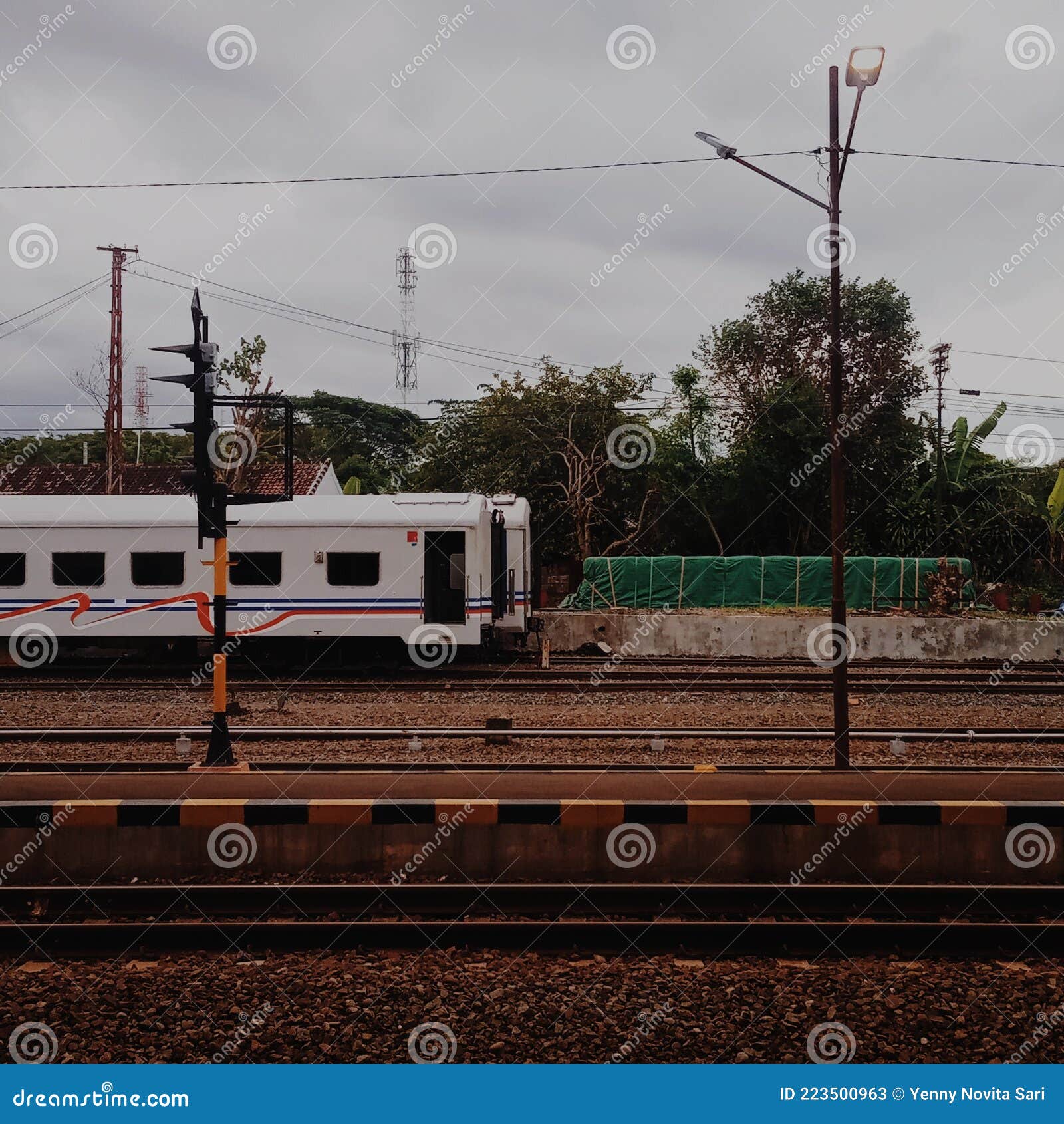 The White Train in the Station Stock Image - Image of whitebtrain ...