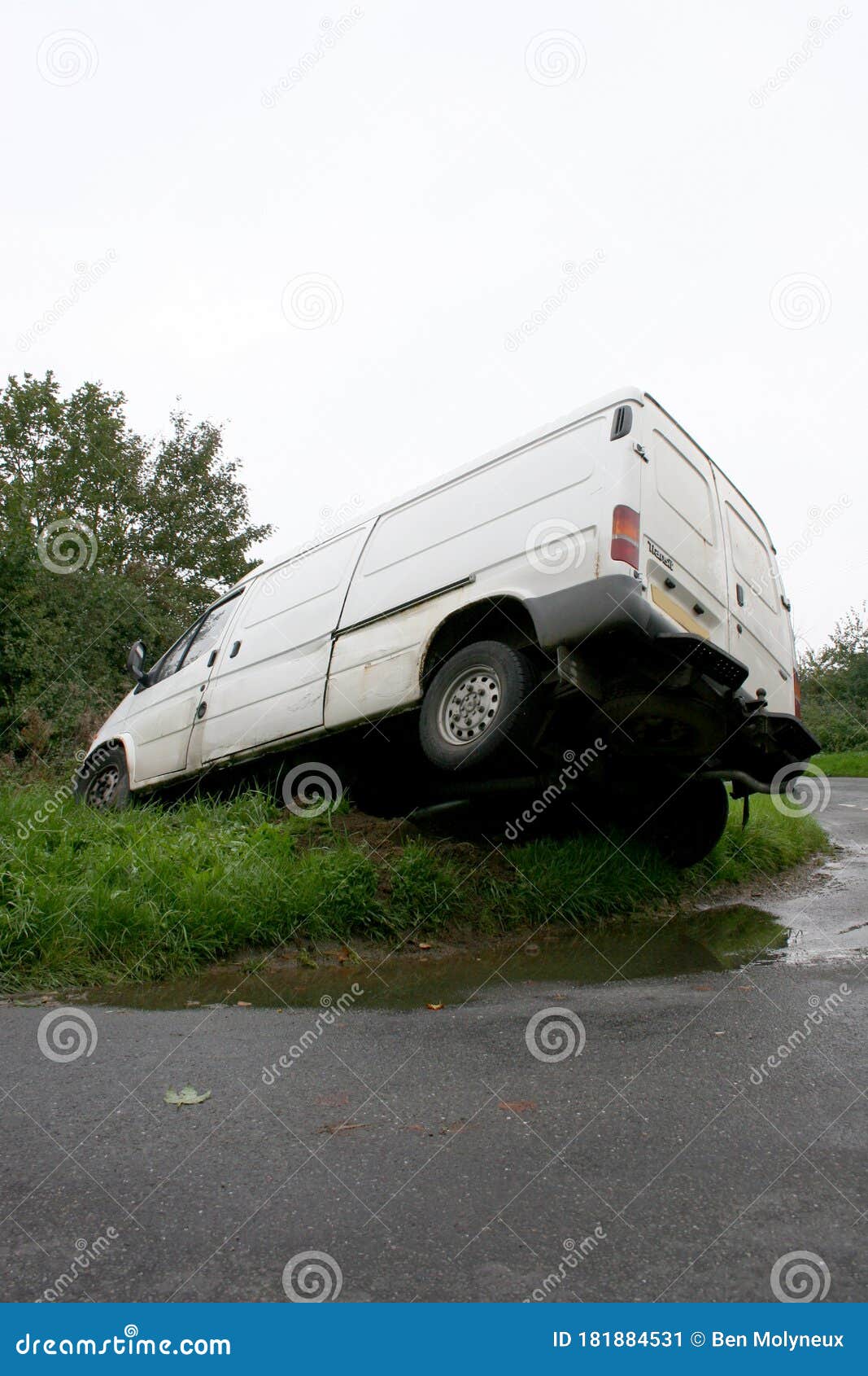 A White Van Crashed into a Ditch Editorial Photo - Image of crash, ford ...