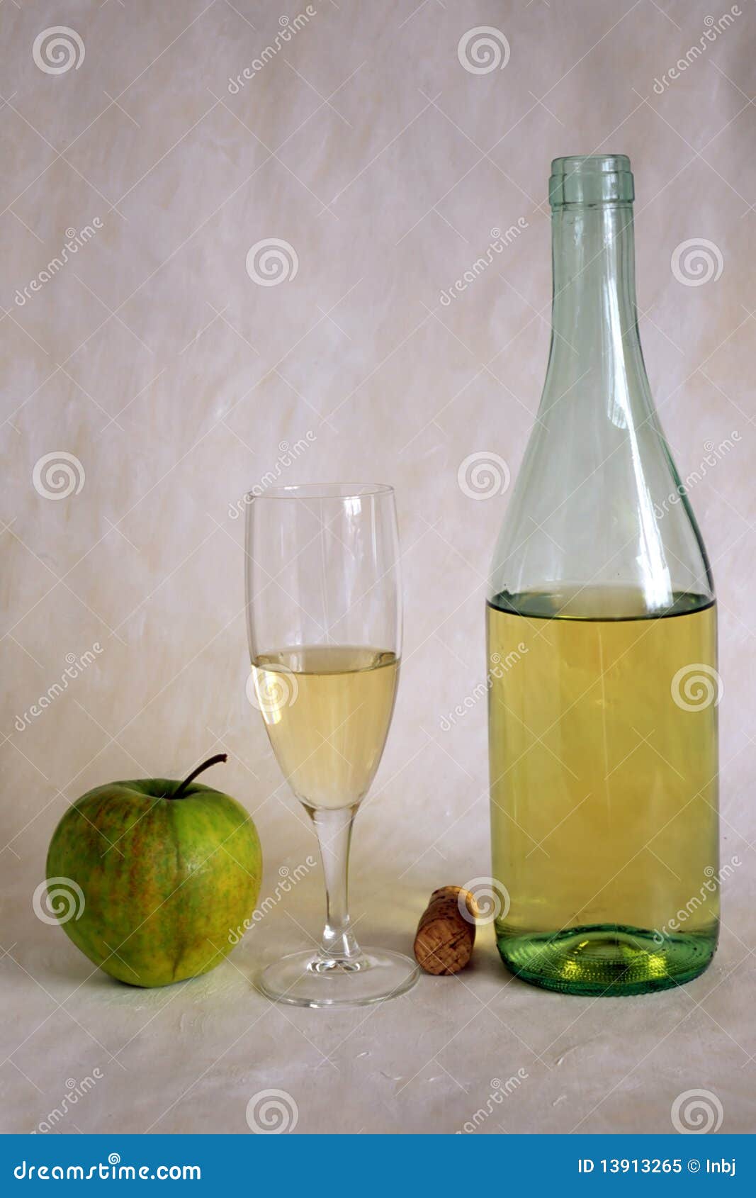 White wine and apple stock image. Image of appetizer - 13913265