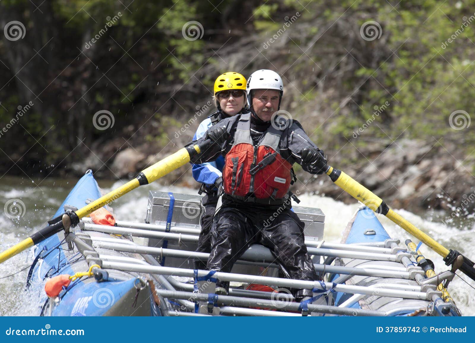 Whitewater couple editorial photography. Image of outdoors - 37859742