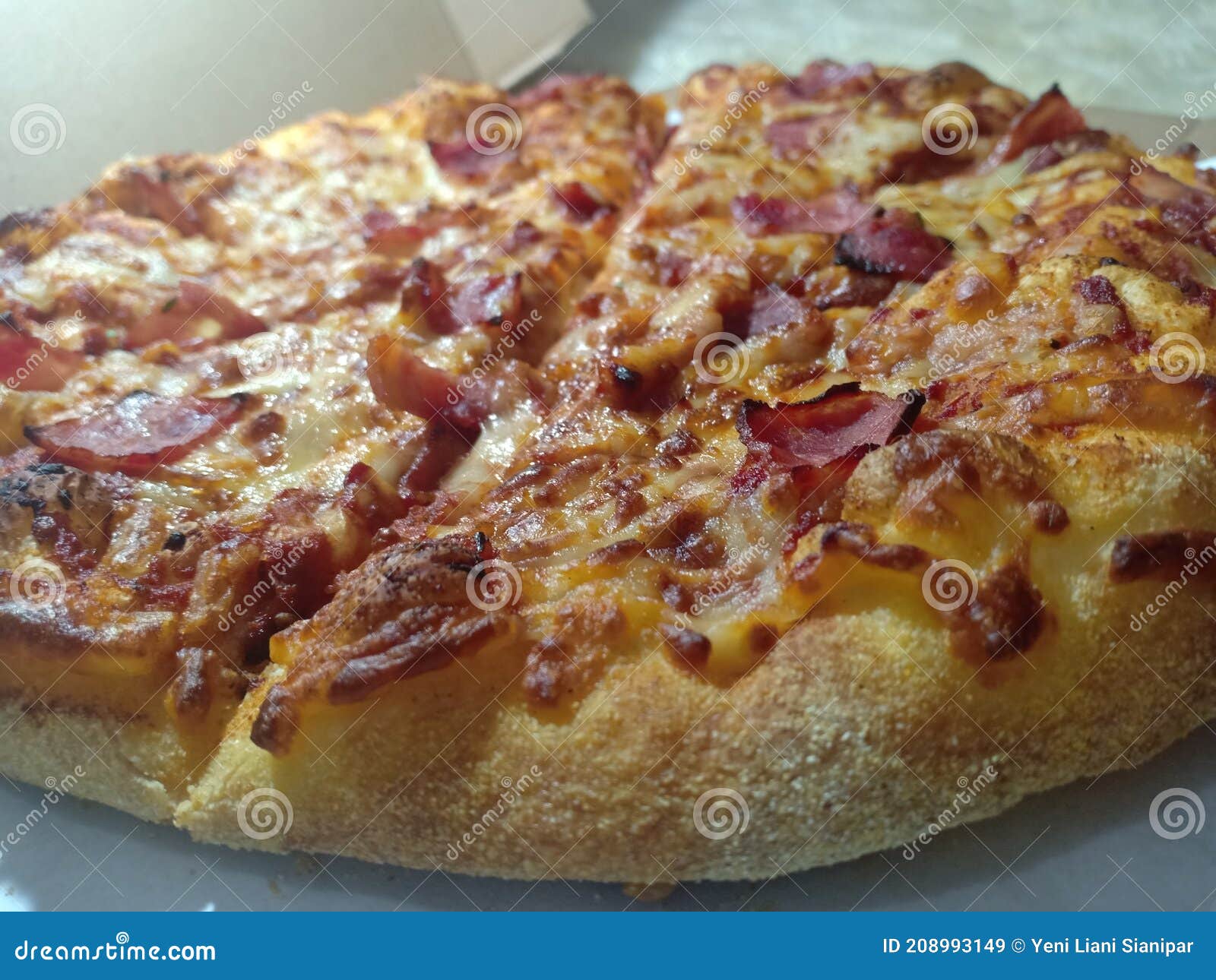 Whole Pizza Focus stock image. Image of vegetable, curry - 208993149