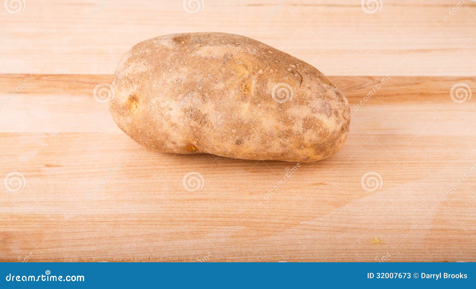 Whole Potato on Wood Cutting Board Stock Image - Image of uncooked ...