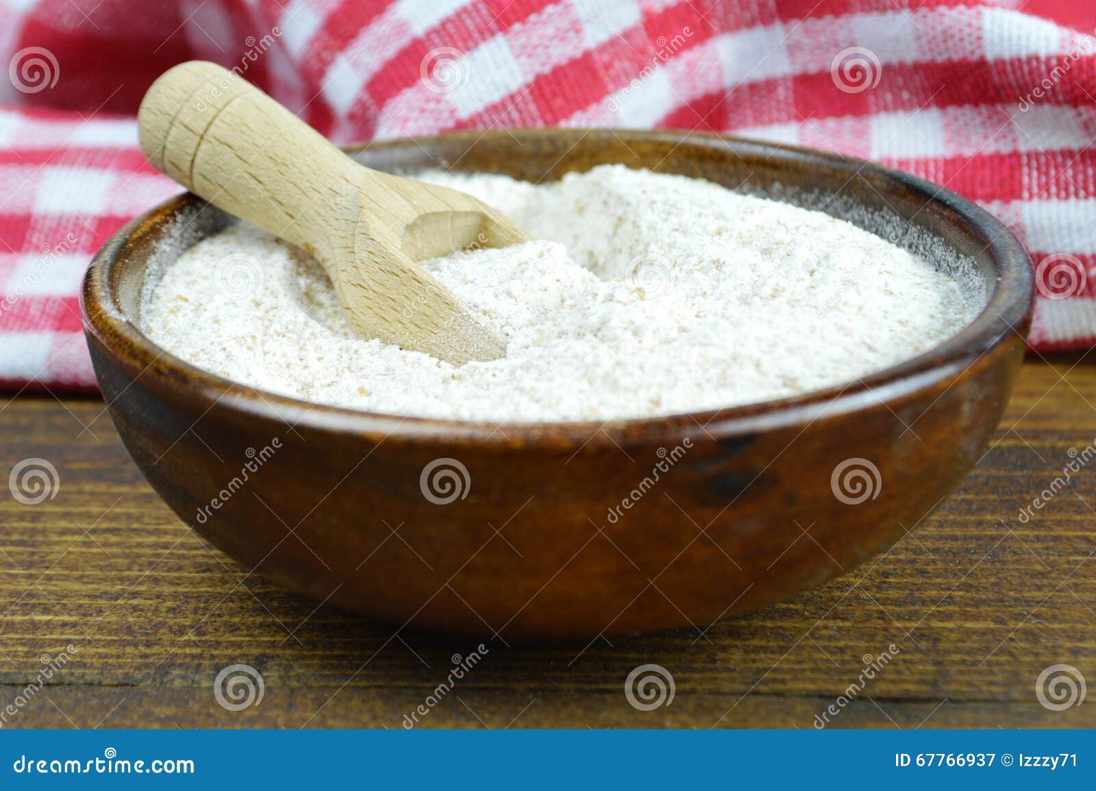 Whole Wheat Flour in Wooden Bowl Stock Image - Image of closeup, fresh ...