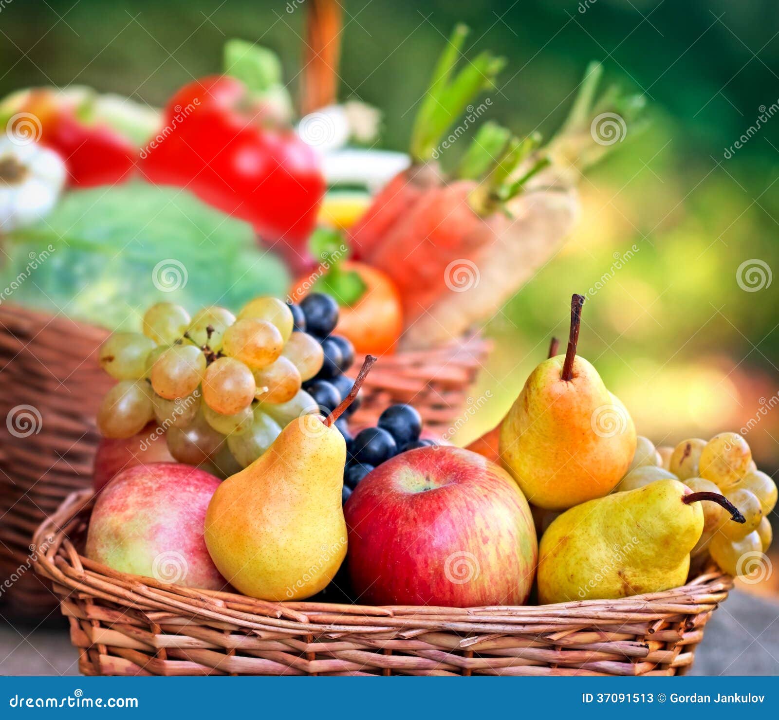 Wicker basket with fruits stock image. Image of agricultural - 37091513