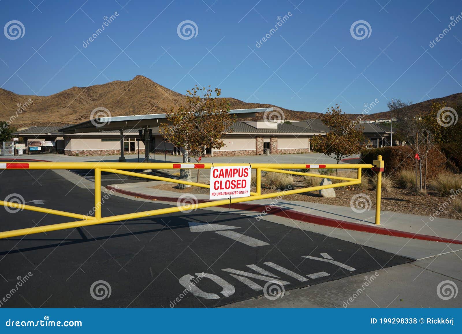 Wide Angle View of Chool Campus Closed Sign on Gate Editorial Stock ...