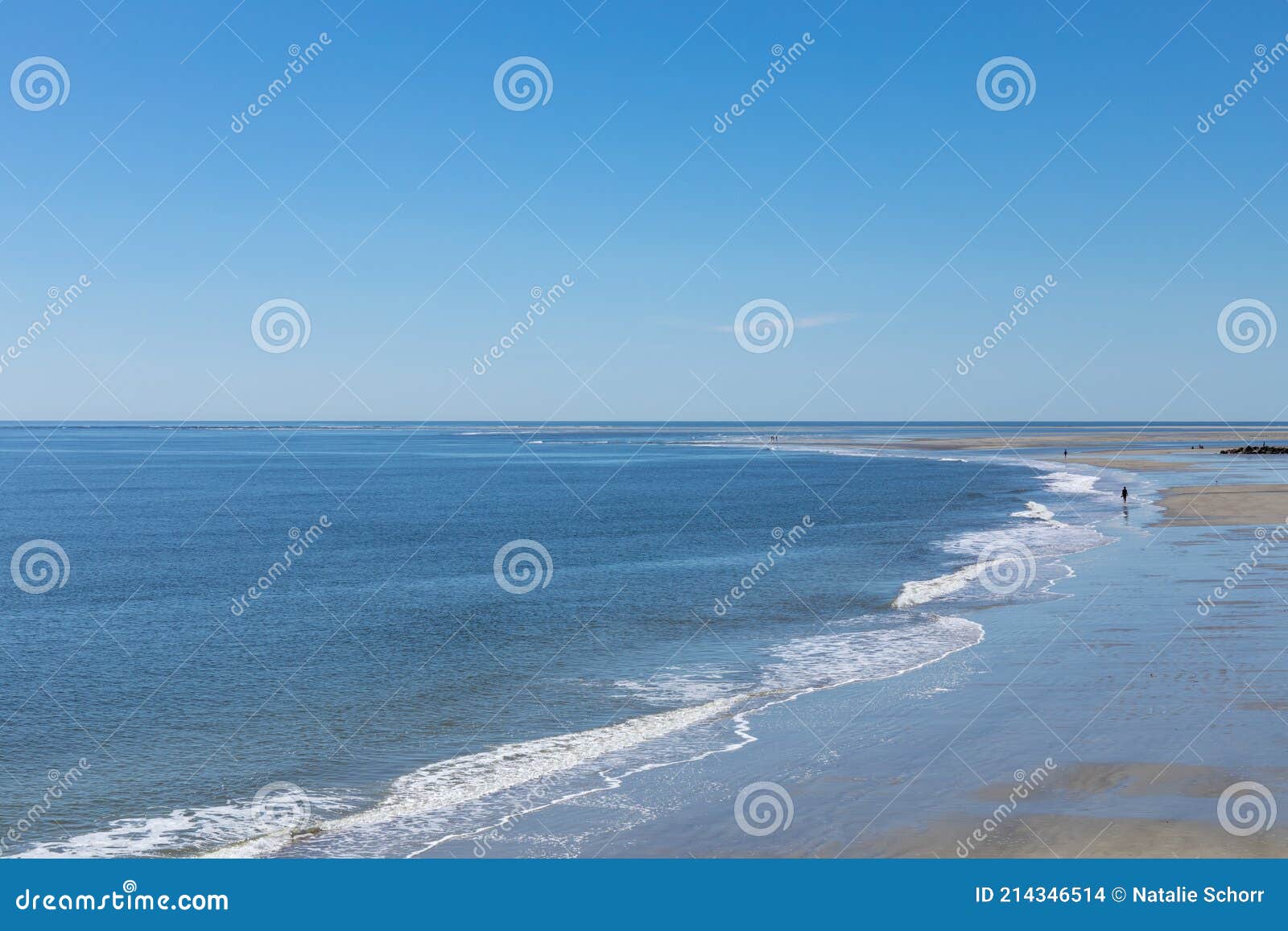 Wide Flat Beach on Blue Ocean Waters, Small Waves and Distant ...