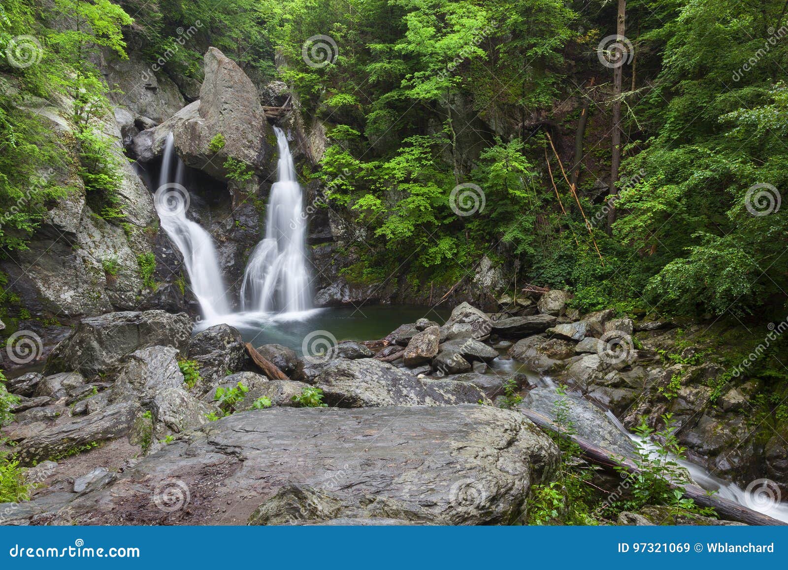 Wide View of Bash Bish Falls II Stock Image - Image of edge, snow: 97321069