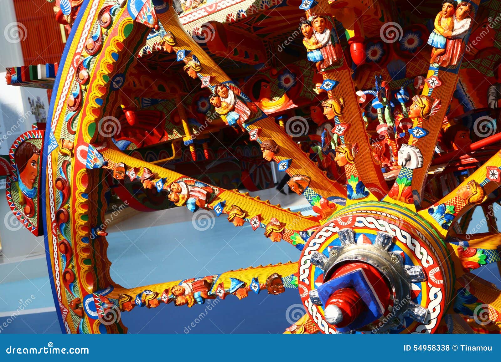 Wiel Van Traditionele Siciliaanse Kar Stock Foto - Image of kleurrijk ...