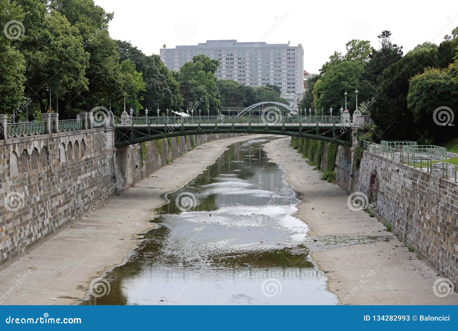 Wien-Fluss Wien stockbild. Bild von park, pfad, wasser - 134282993