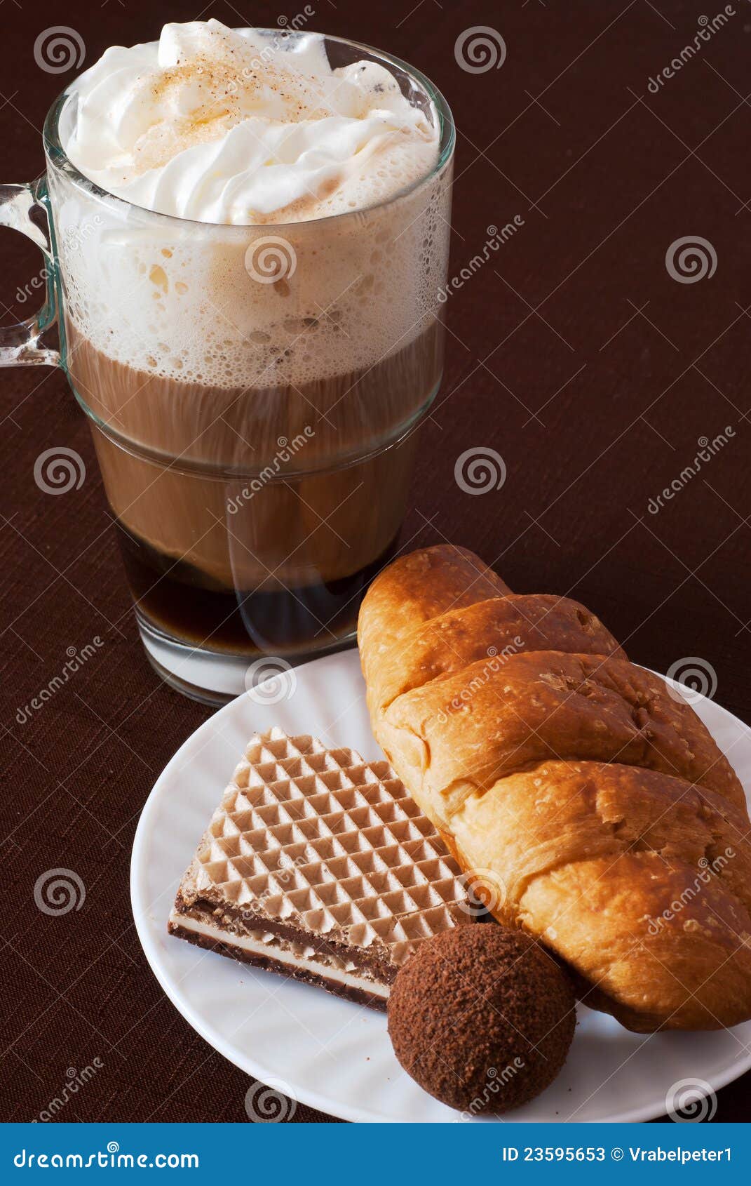 Wiener Kaffee Mit Nachtischen Stockbild - Bild von geschmack ...