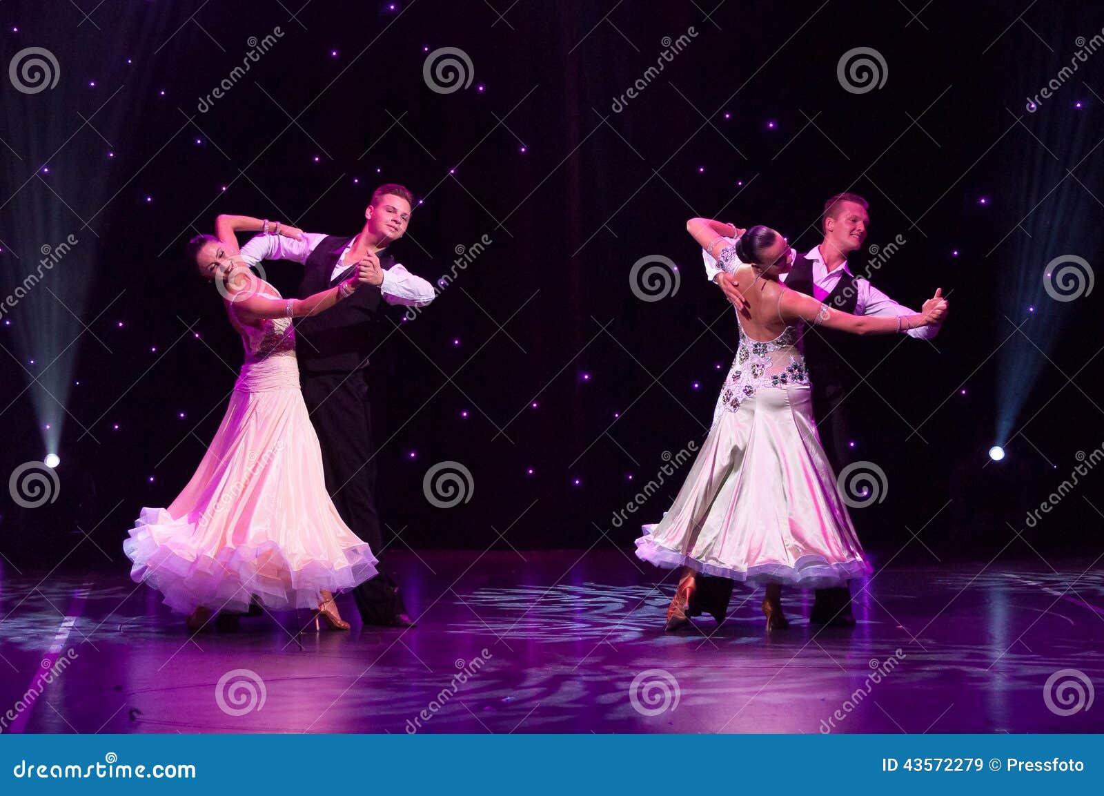 Wiener Walzer redaktionelles stockbild. Bild von ballsaal - 43572279