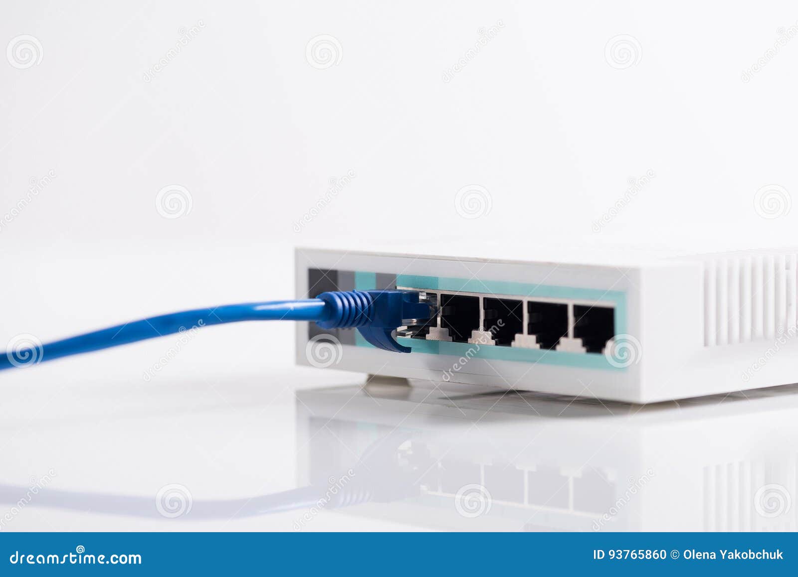 WiFi-modem met lange kabel stock foto. Image of lijn - 93765860