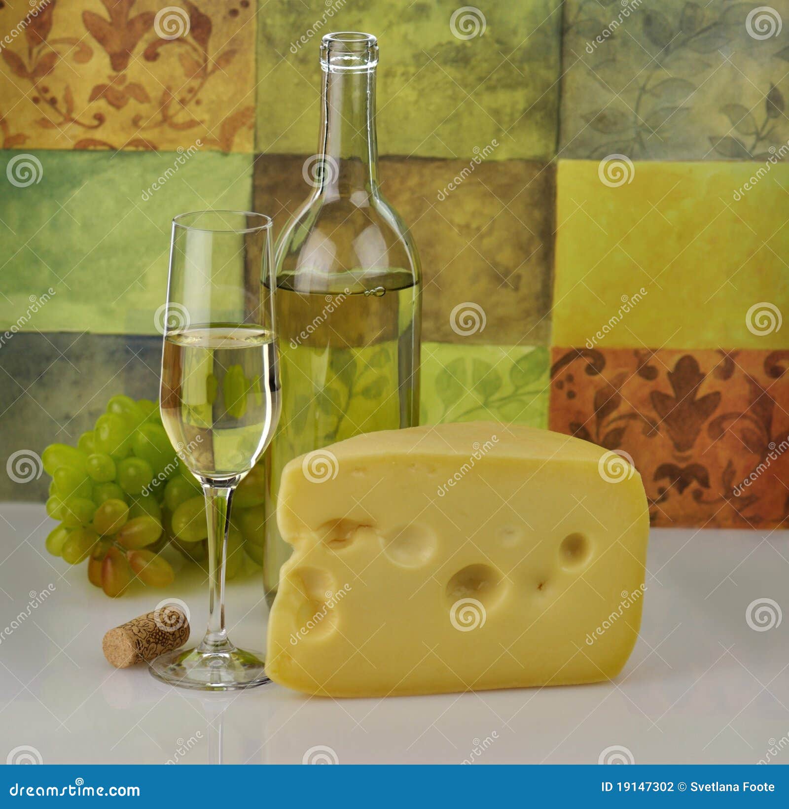 Wijn en kaas stock foto. Image of geel, wijnmakerij, nagerecht - 19147302