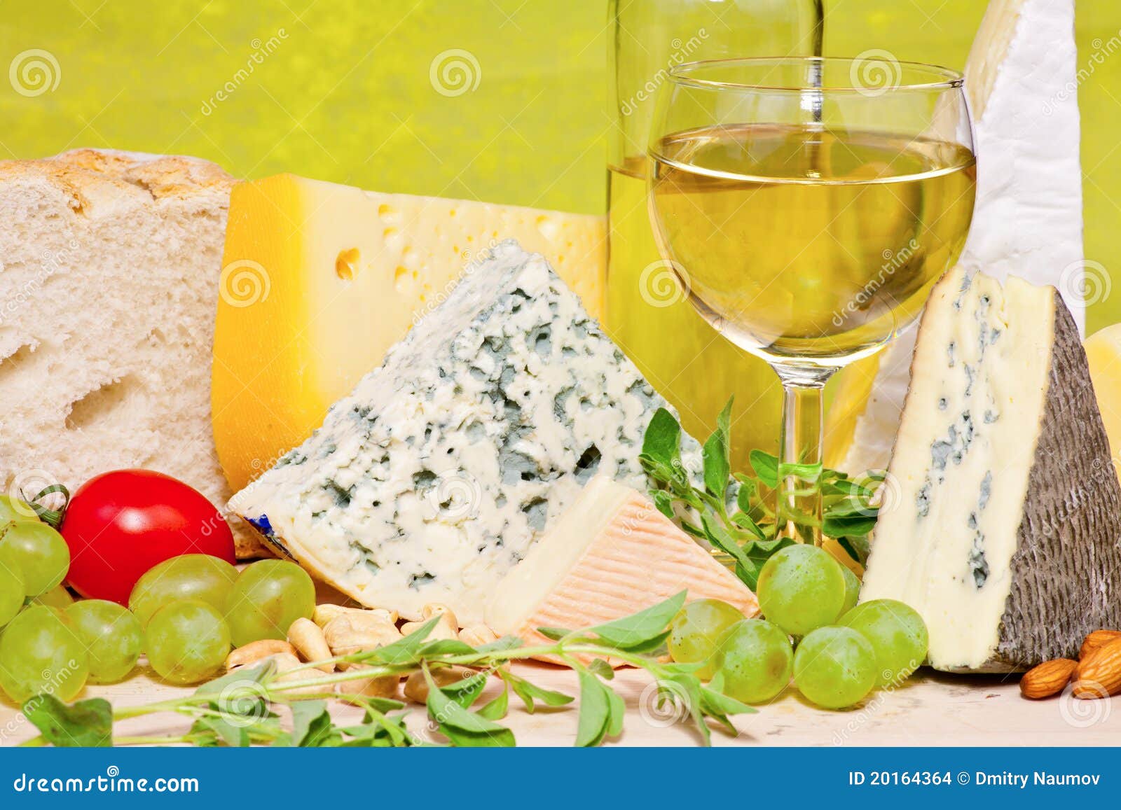 Wijn en kaas stock foto. Image of cachou, druif, paddestoel - 20164364