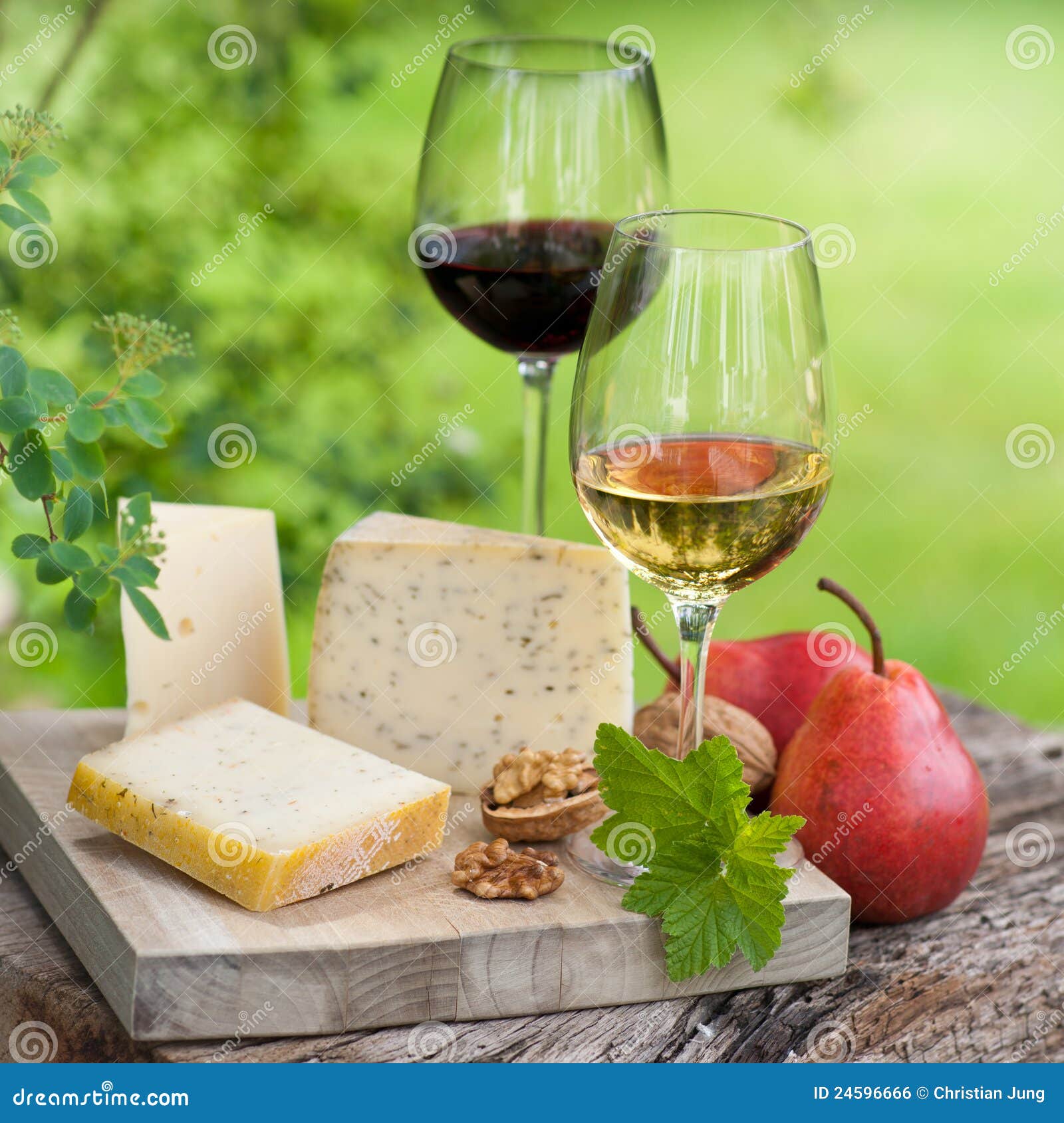 Wijn en kaas stock foto. Image of restaurant, rood, zacht - 24596666