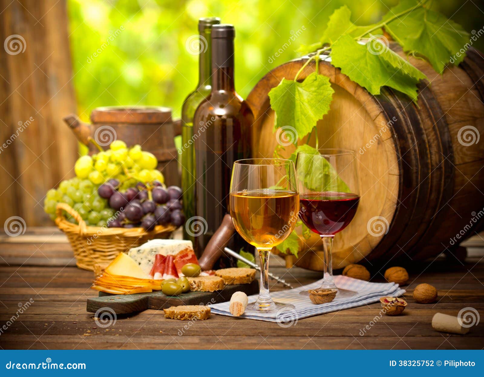 Wijn en kaas stock foto. Image of picknick, najaar, frans - 38325752