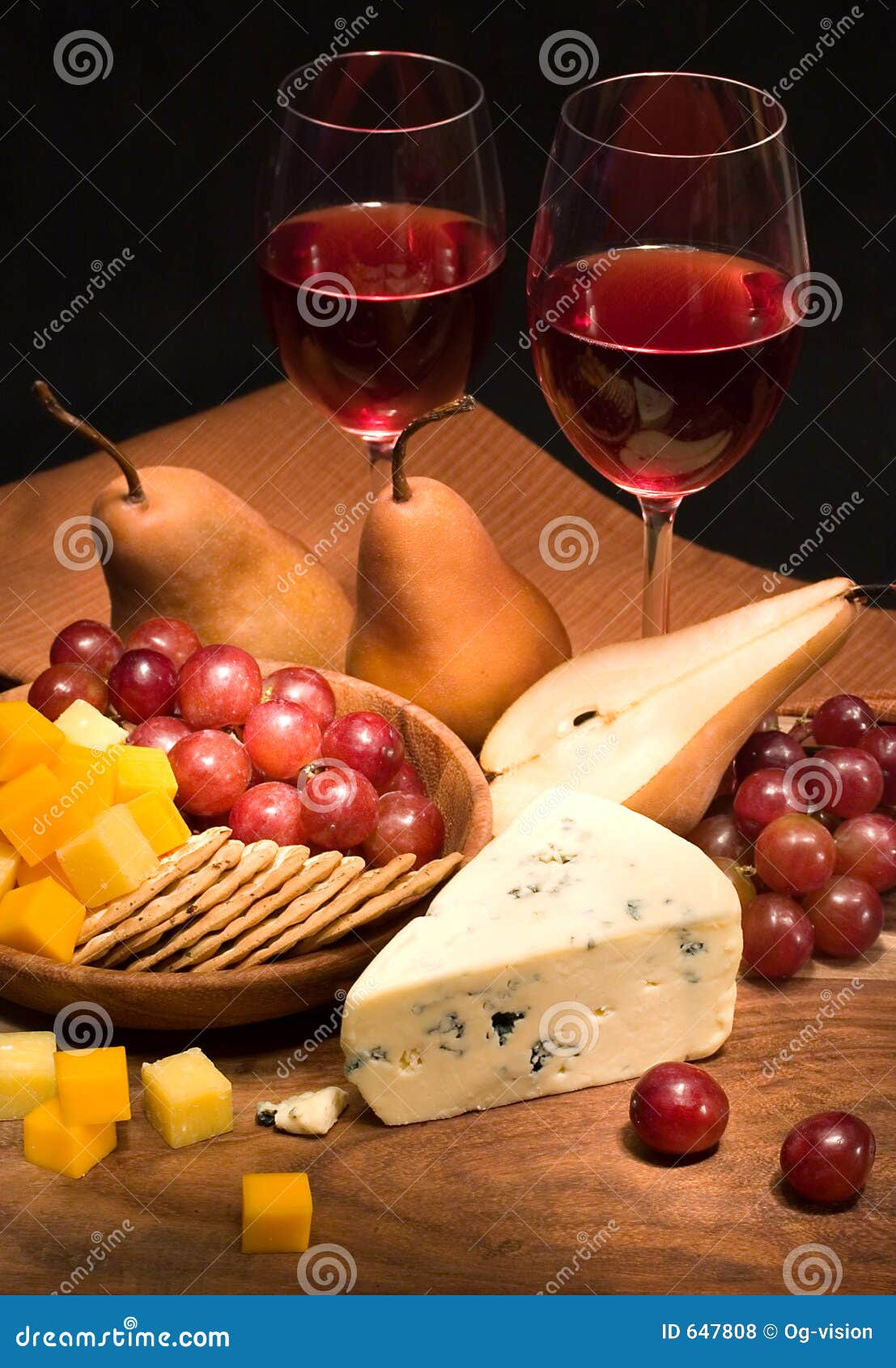Wijn en Kaas stock foto. Image of vrucht, narcotize, licht - 647808