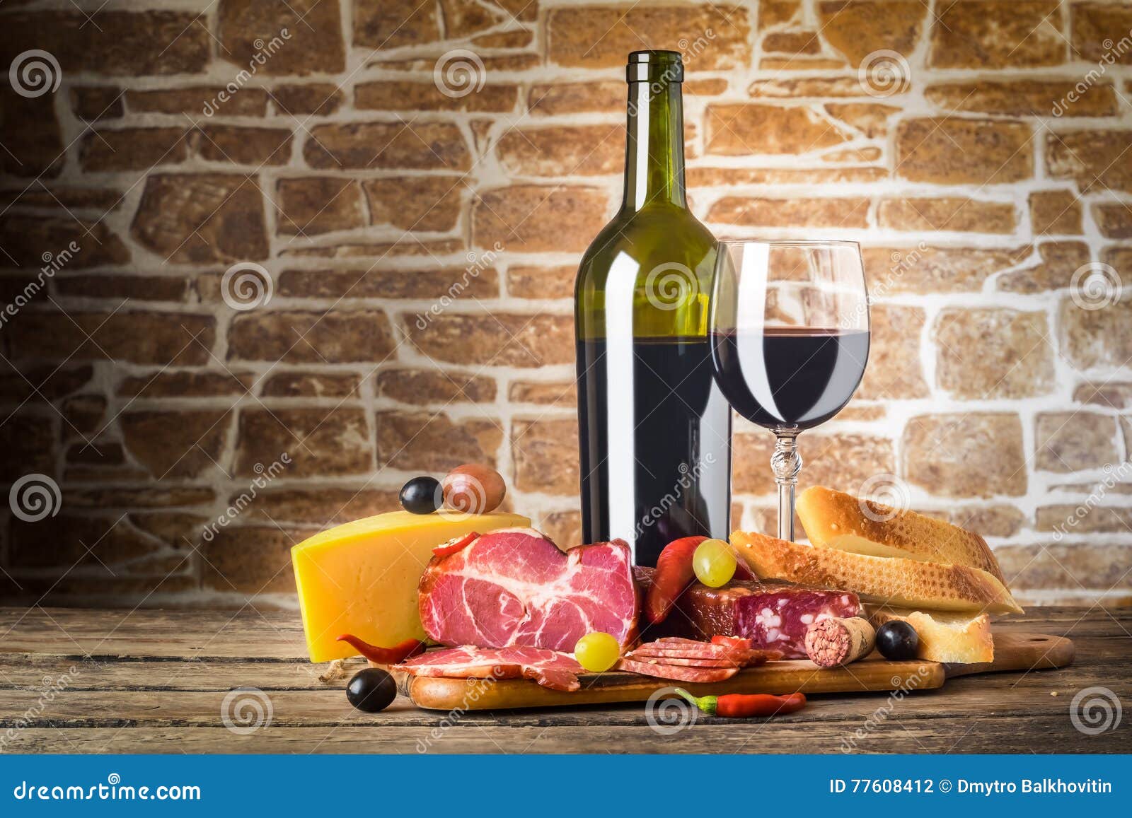 Wijn, Kaas en Vlees stock foto. Image of keuken, rood - 77608412
