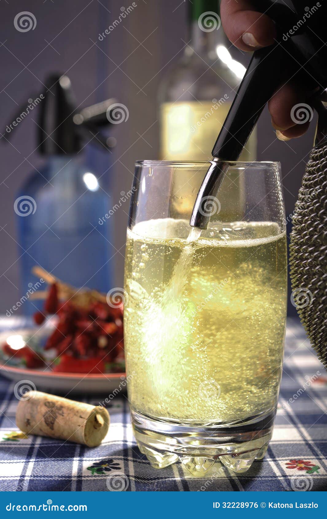 Wijn spritzer koeldrank stock foto. Image of wijn, diner - 32228976