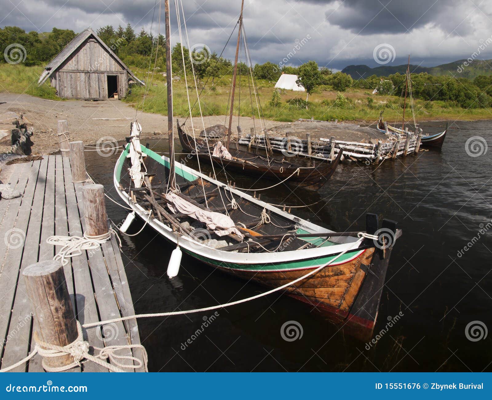 Wikinger-Hafen stockfoto. Bild von bootshaus, wikinger - 15551676