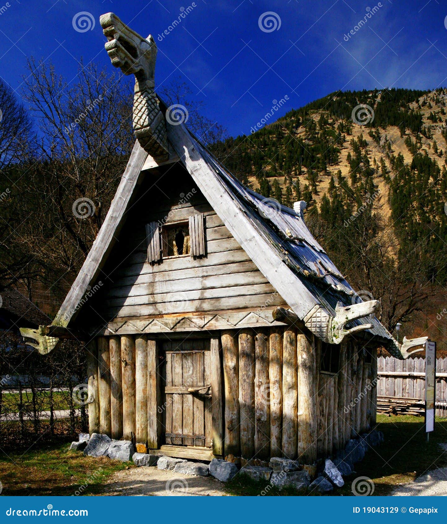 Wikinger-Haus redaktionelles stockbild. Bild von deutsch - 19043129