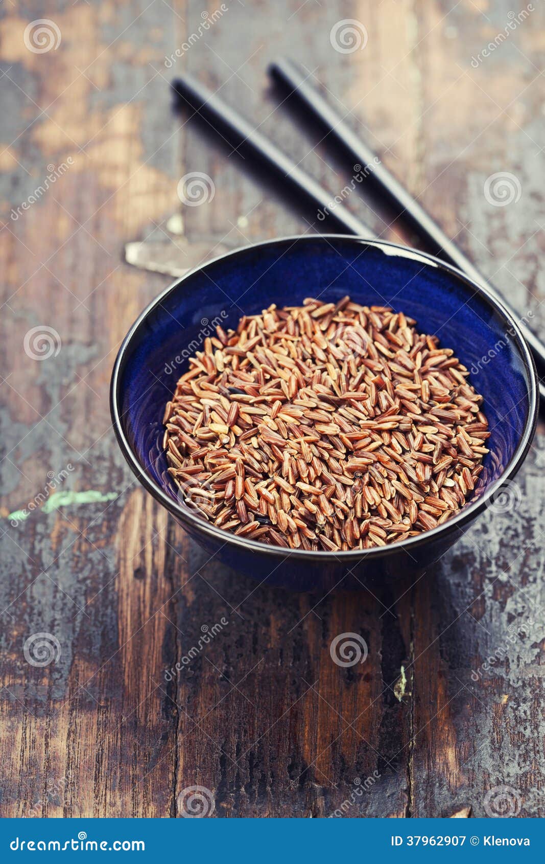 Wild rice in ceramic bowl stock image. Image of grain - 37962907