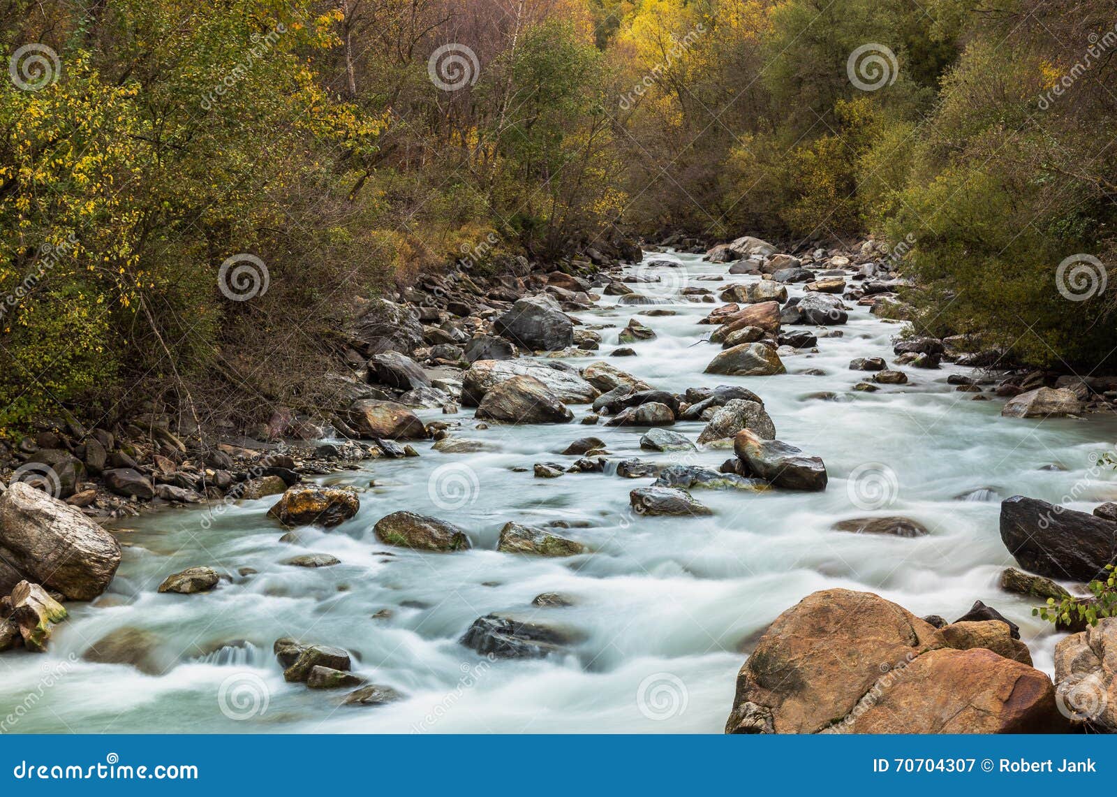 Wilder Fluss Etsch stockbild. Bild von wasser, italien - 70704307