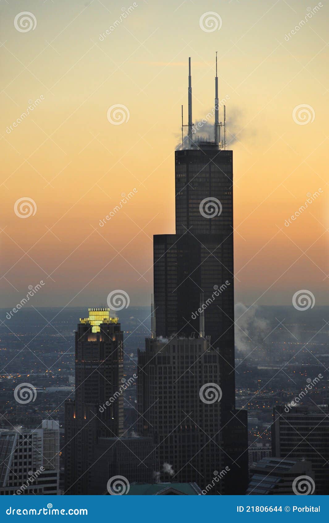 Willis tower in chicago editorial stock image. Image of antenna - 21806644