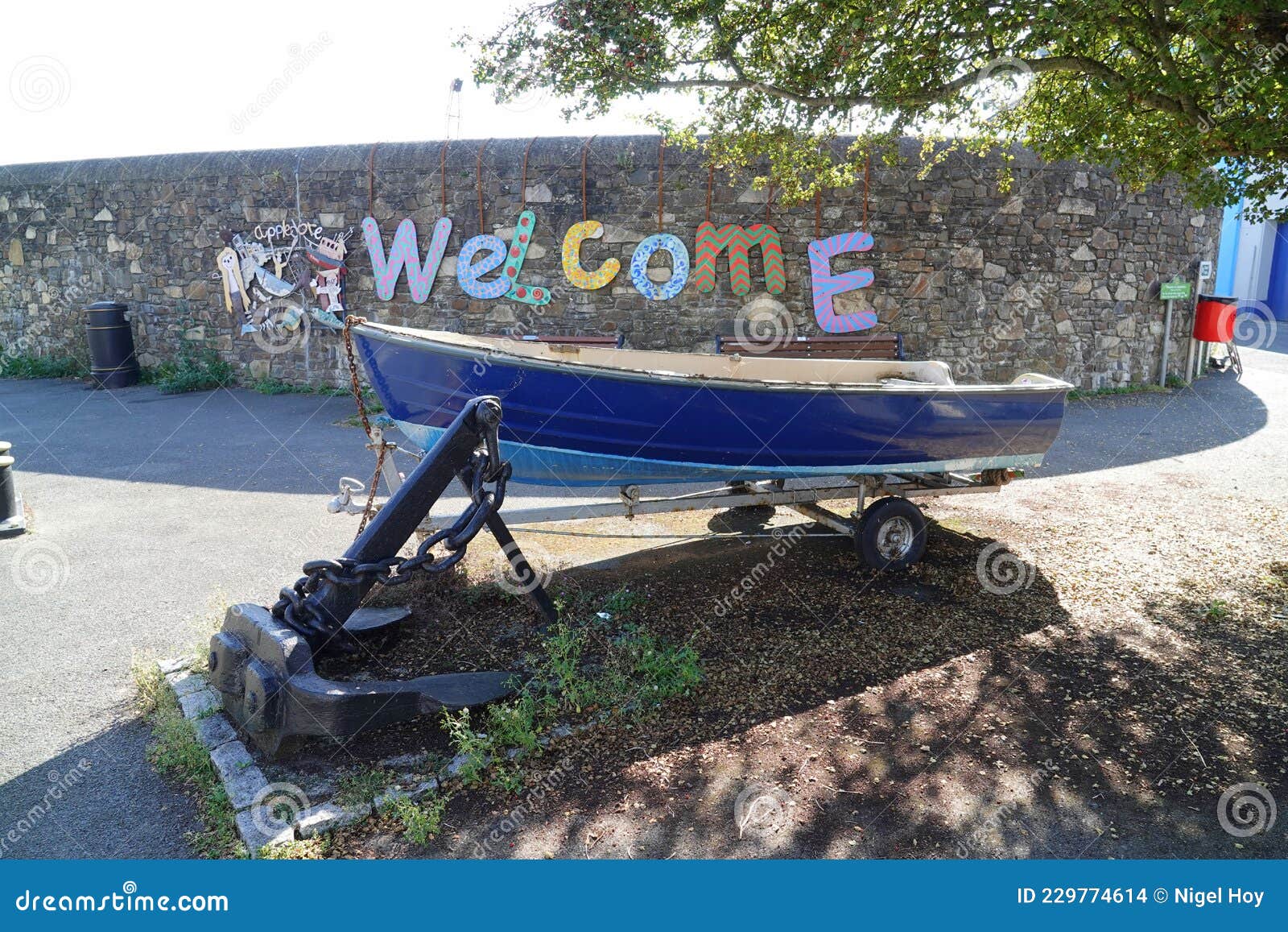 Willkommensschild in Englischer Stadt Stockfoto - Bild von farbe ...
