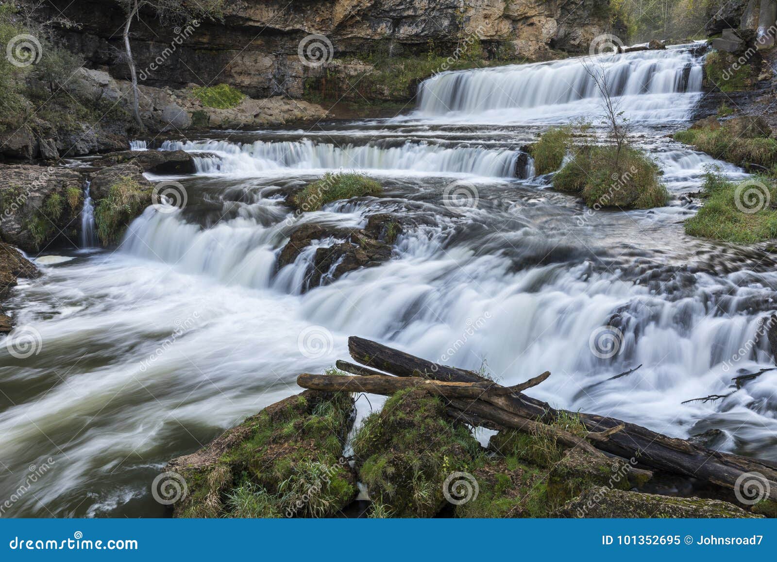 Willow River Waterfall stock image. Image of cliff, green - 101352695