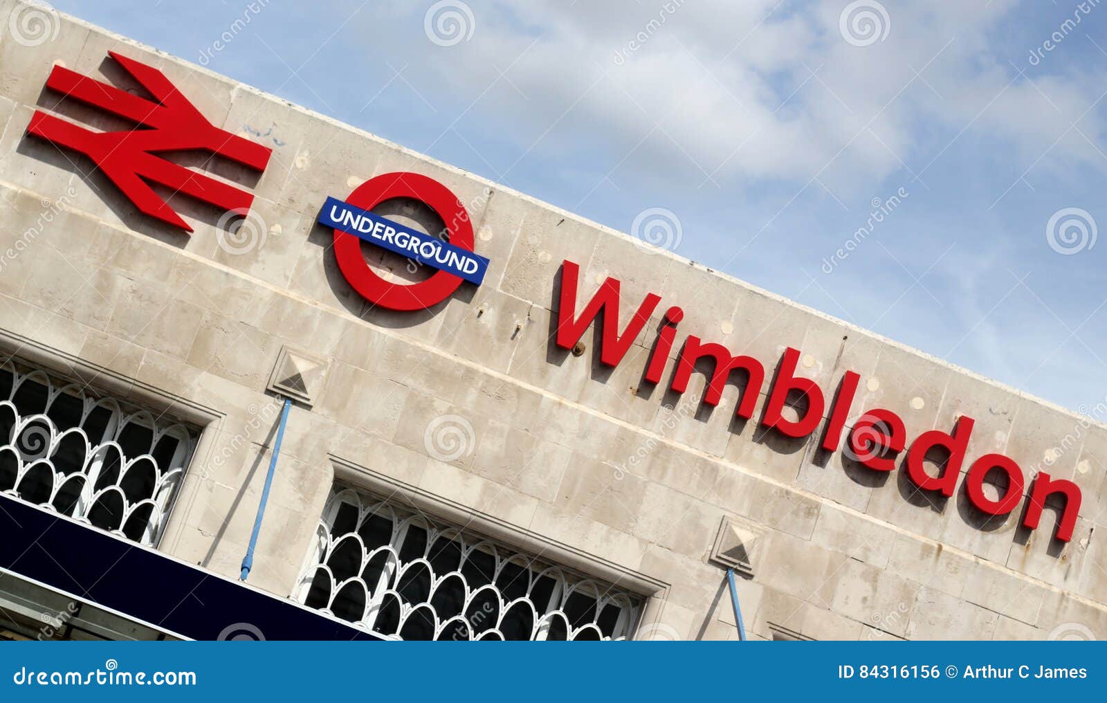 Wimbledon Train Station editorial photo. Image of wimbledon - 84316156