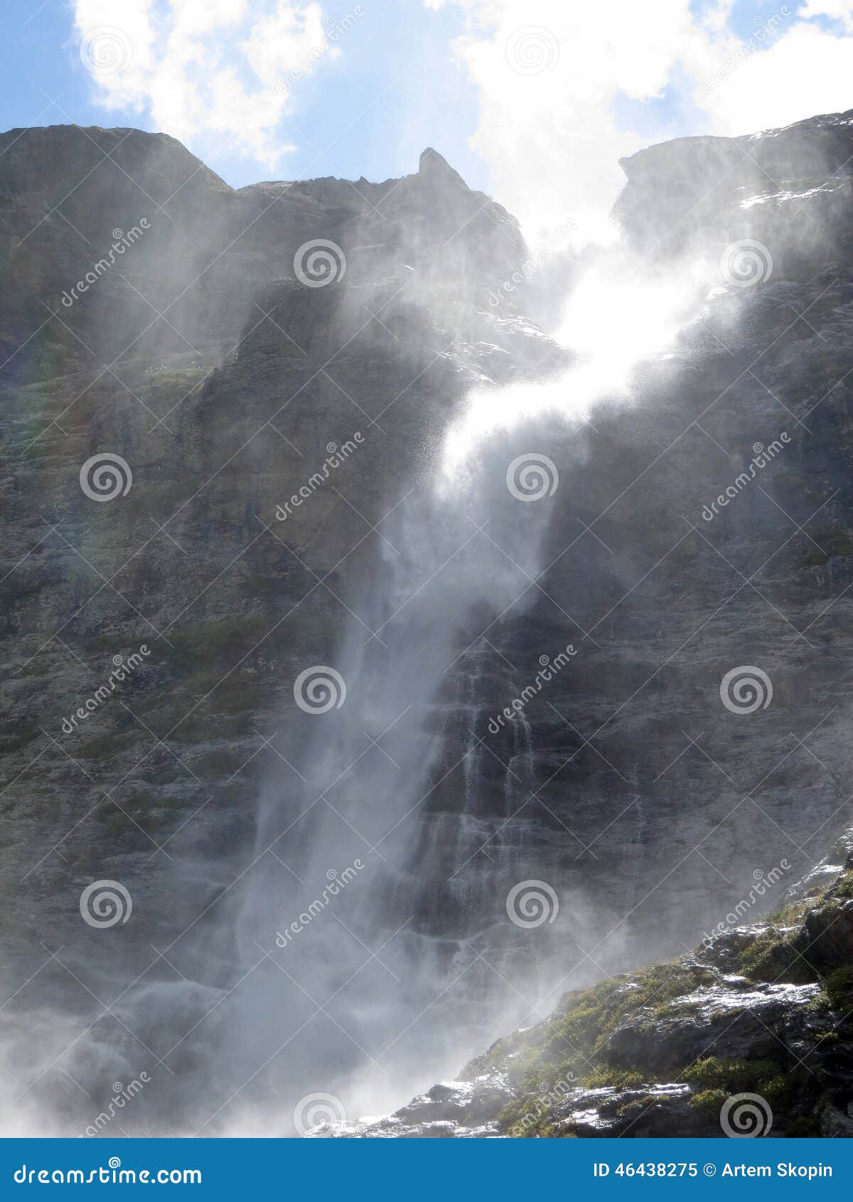 Wind disperses waterfall stock image. Image of rock, fresh - 46438275