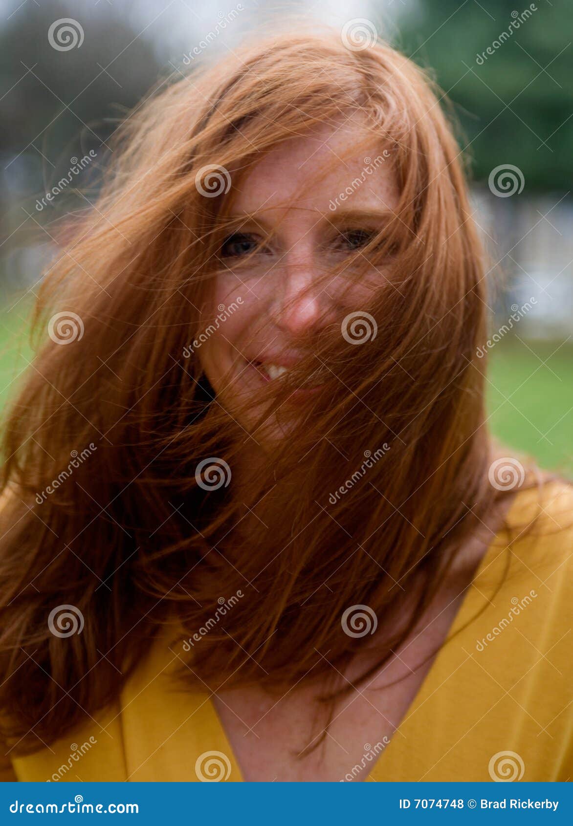 Wind Geblazen Rood Hoofd stock foto. Image of buiten, haar - 7074748