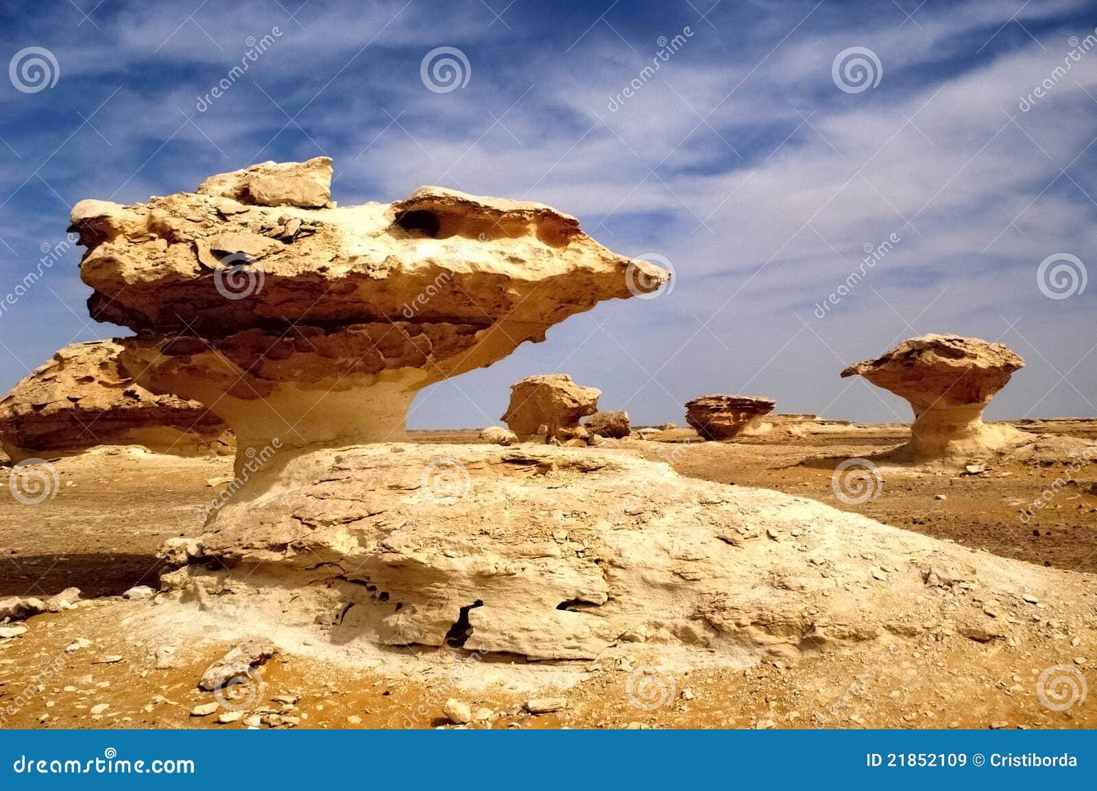 Wind Modeled Rock Sculptures in White Desert Egypt Stock Image - Image ...