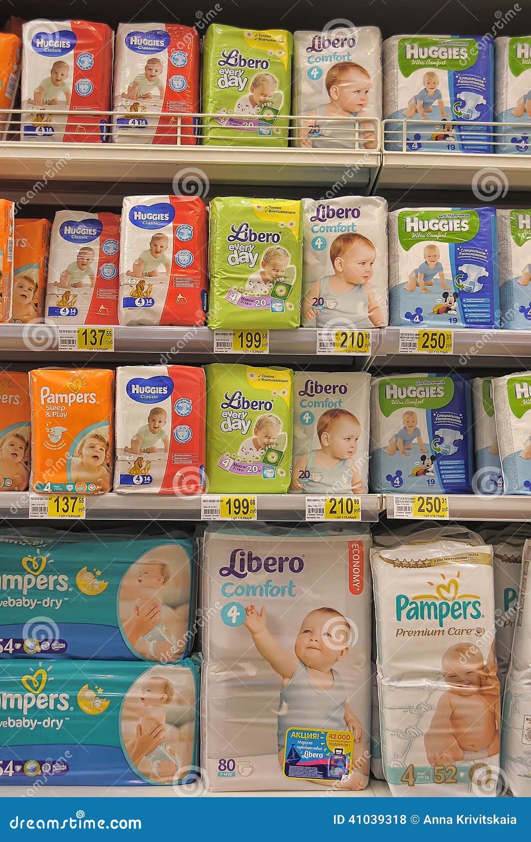 Windeln im Babyshop redaktionelles stockfoto. Bild von verengen - 41039318
