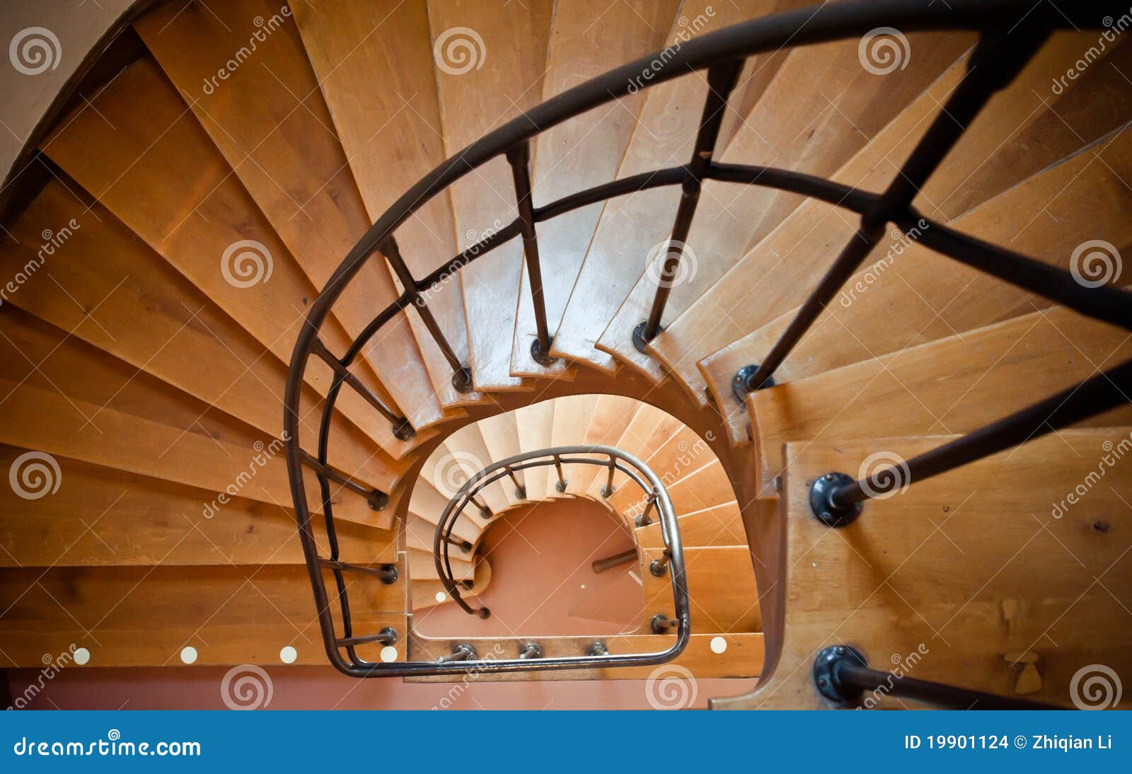 Winden sich Treppen stockfoto. Bild von treppenhaus, nave - 19901124