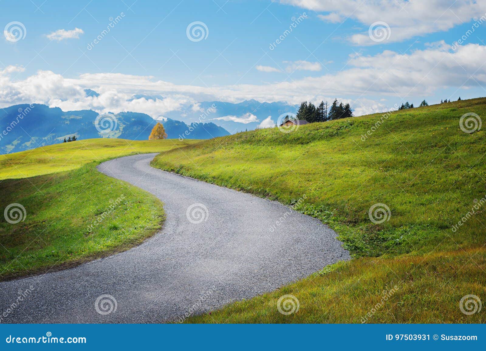 Windende Weg in De Zwitserse Alpen Stock Afbeelding - Image of toneel ...
