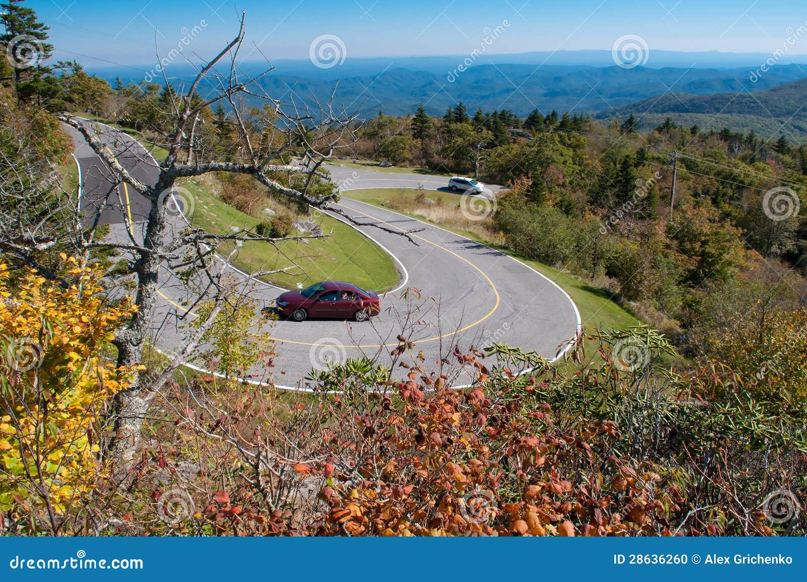 Winding Curve at Blue Ridge Parkway Stock Photo - Image of leaf, oaks ...