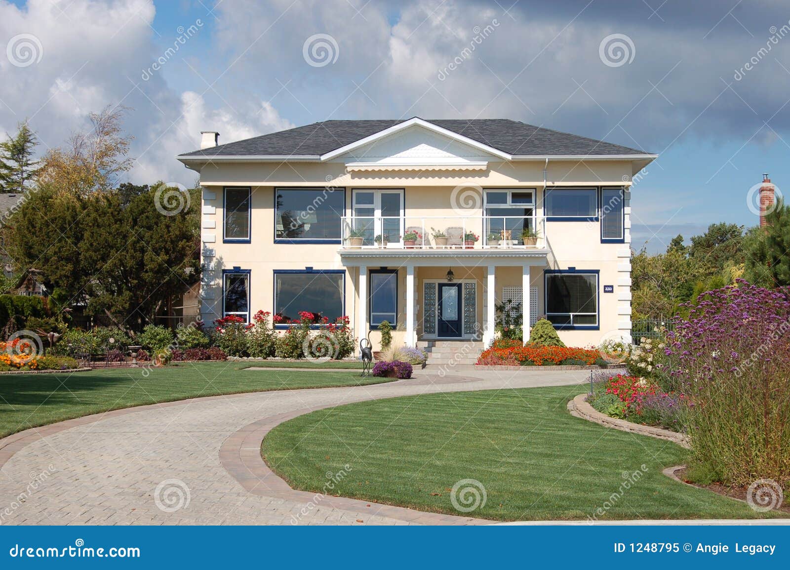 Winding house stock image. Image of manicured, drive, houses - 1248795