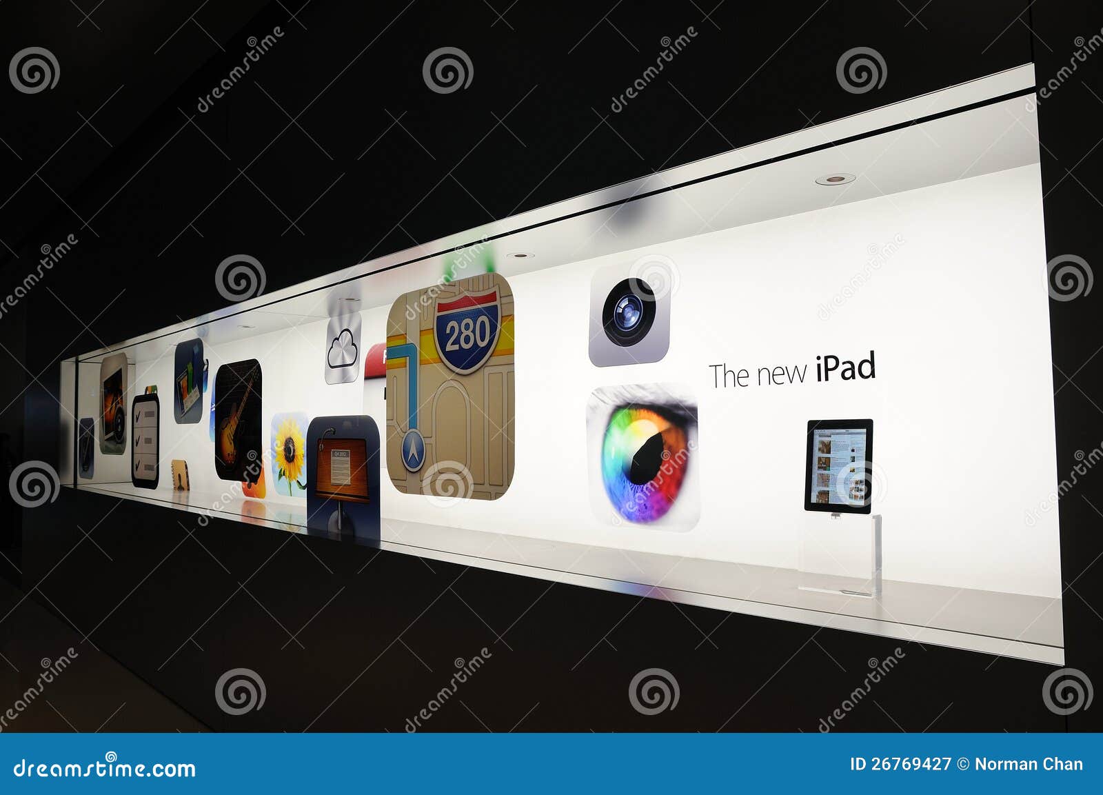 Window Display of the New IPad Editorial Photography - Image of shop ...